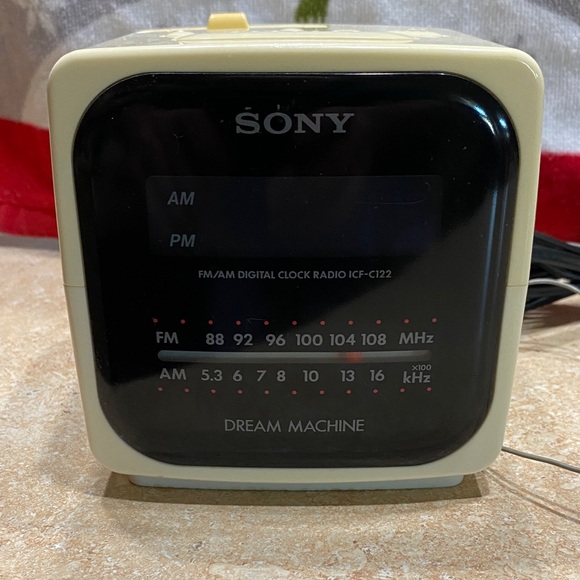 Sony | Portable Audio & Video | Sony Dream Machine Fmam Digital Alarm ...
